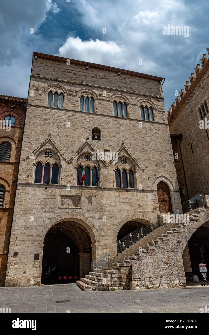 Todi, a terrace on Umbria, a jewel of art and culture. The ideal city ...