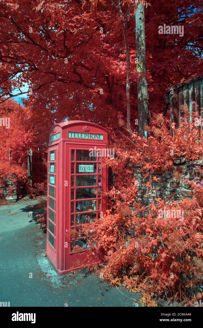 Red Telephone Box in the Village of Duloe, Cornwall UK Stock Photo - Alamy