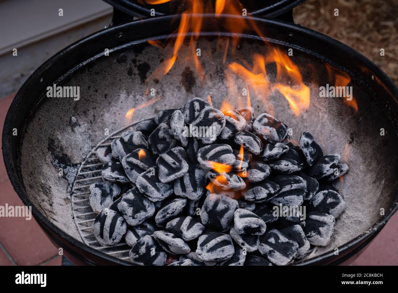 Blazing barbecue grill hi-res stock photography and images - Alamy