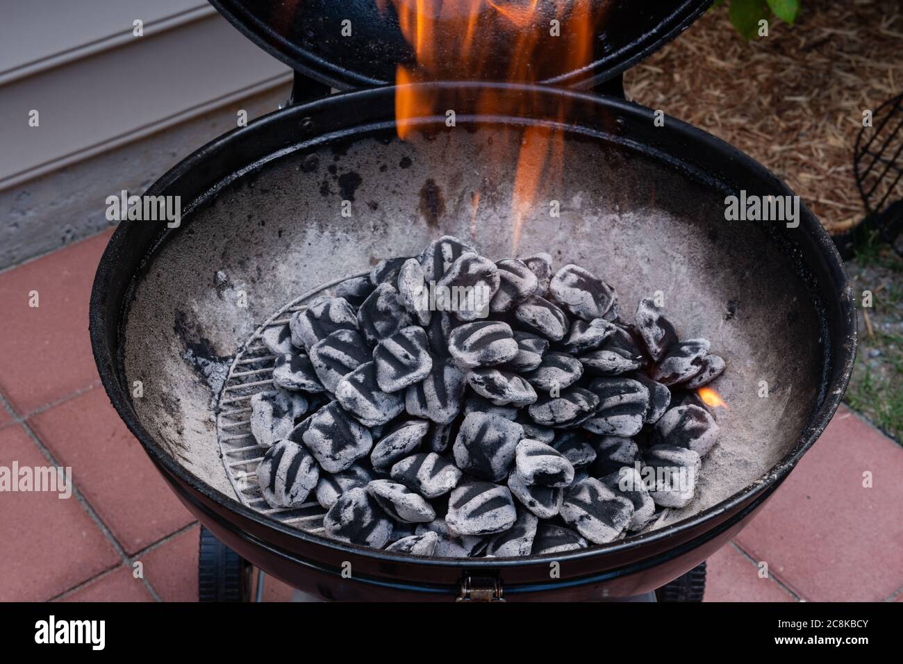 Blazing barbecue grill hi-res stock photography and images - Alamy
