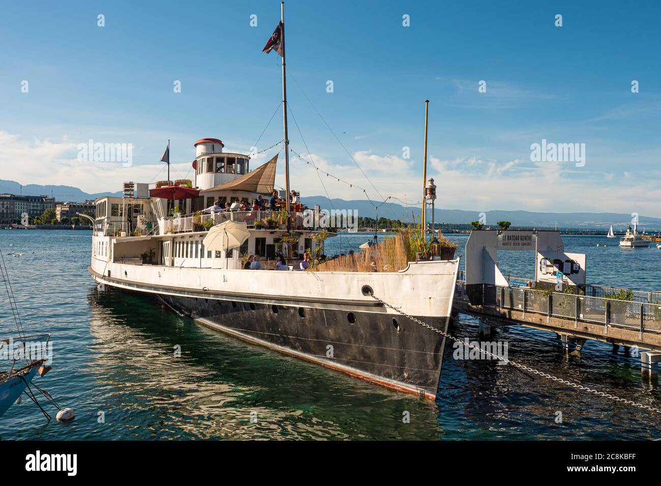 Boats on Lake Geneva at summer time - GENEVA, SWITZERLAND - JULY 8 ...