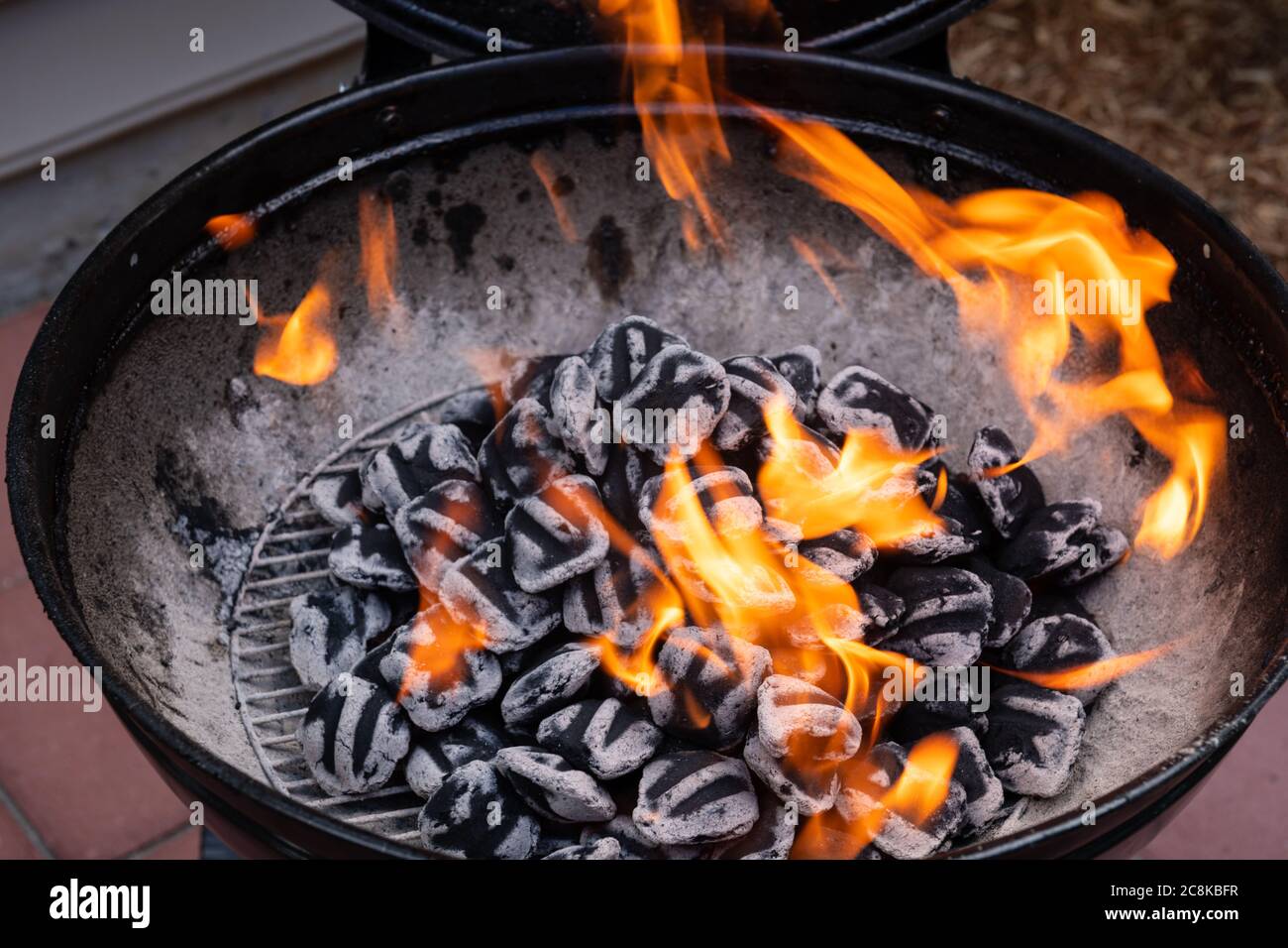 Blazing barbecue grill hi-res stock photography and images - Alamy