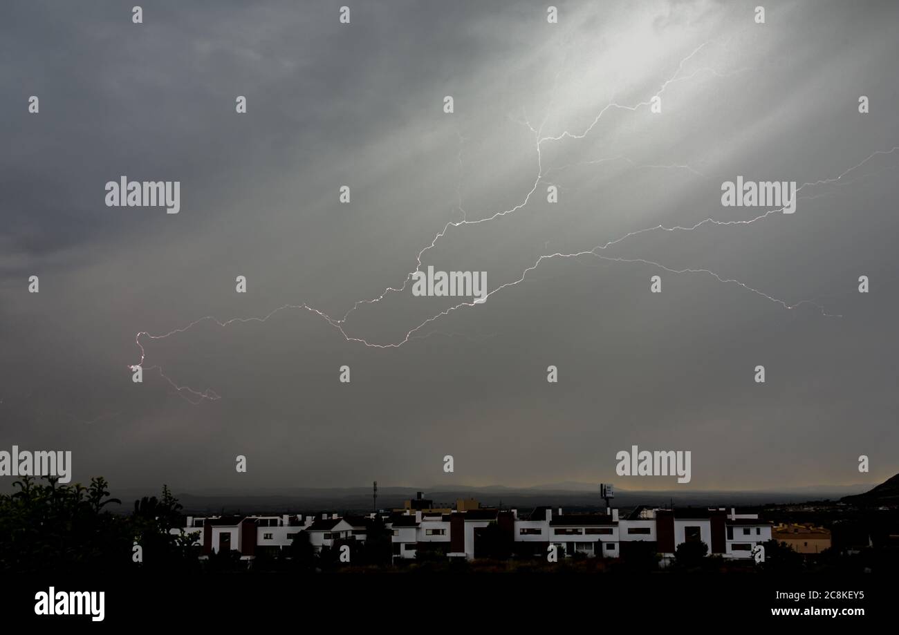 Horizontal lightning hi-res stock photography and images - Alamy