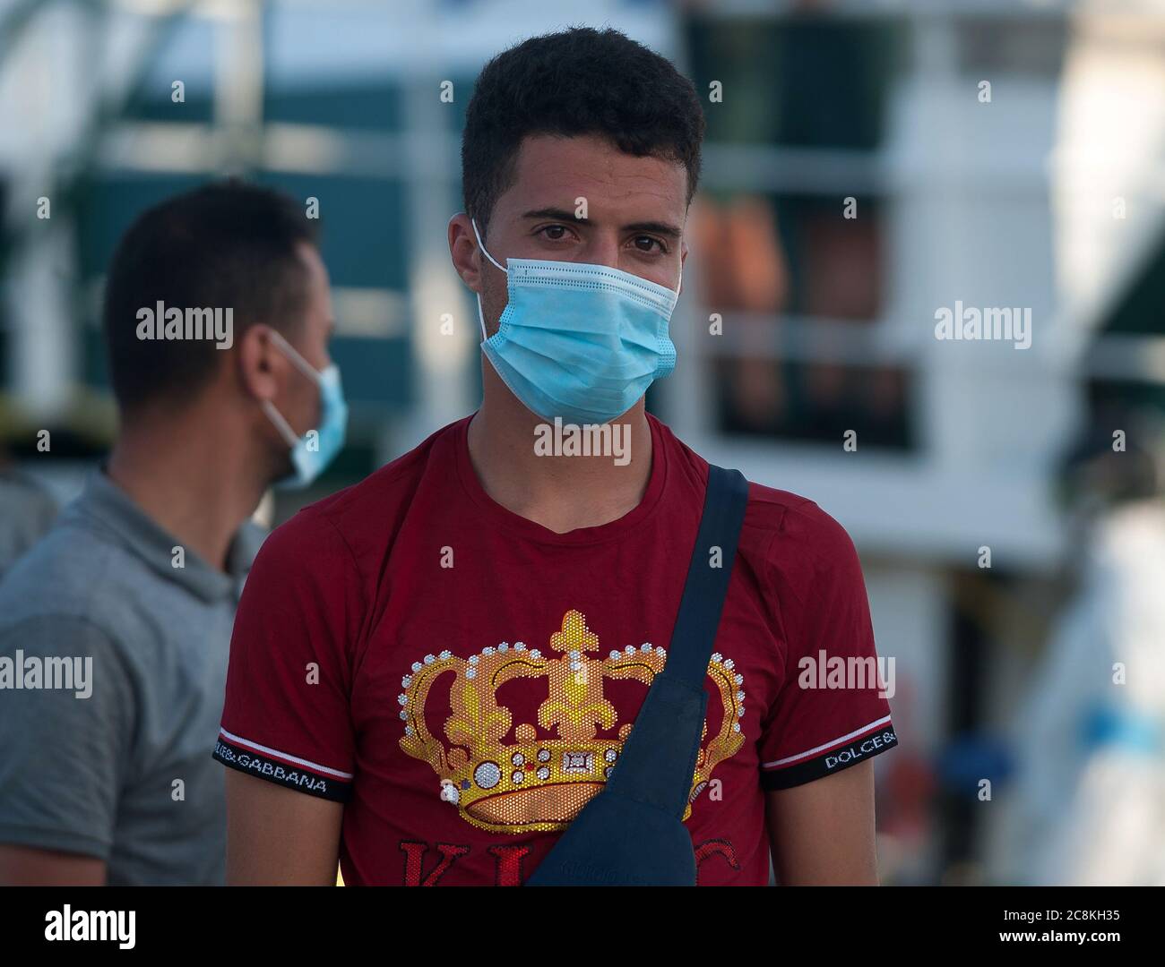 Migrants covid mask boats hi-res stock photography and images - Alamy
