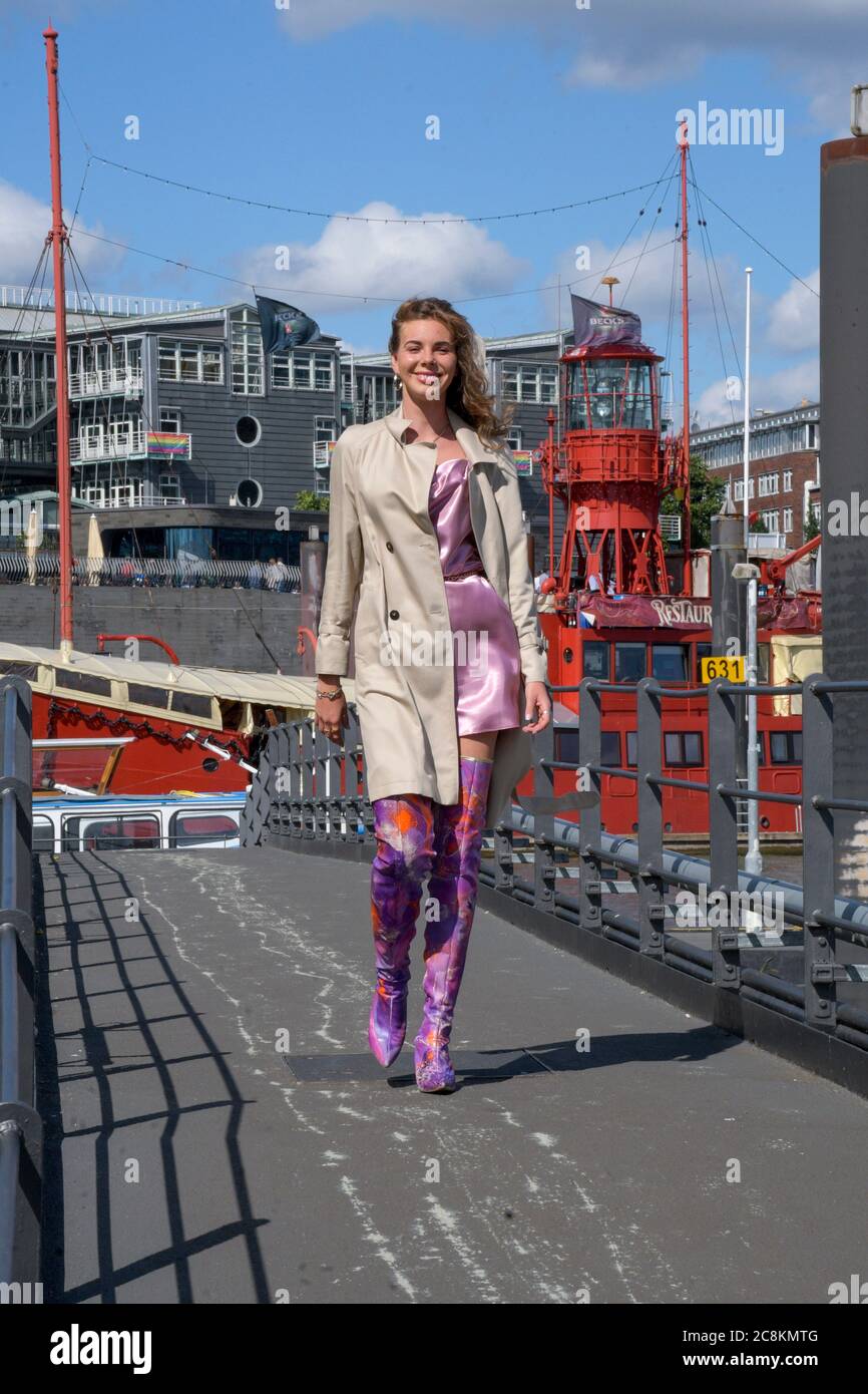 Miss Polonia Kandidatin Natalie Waletzko, Hamburg, Hafen, Überseebrücke ...