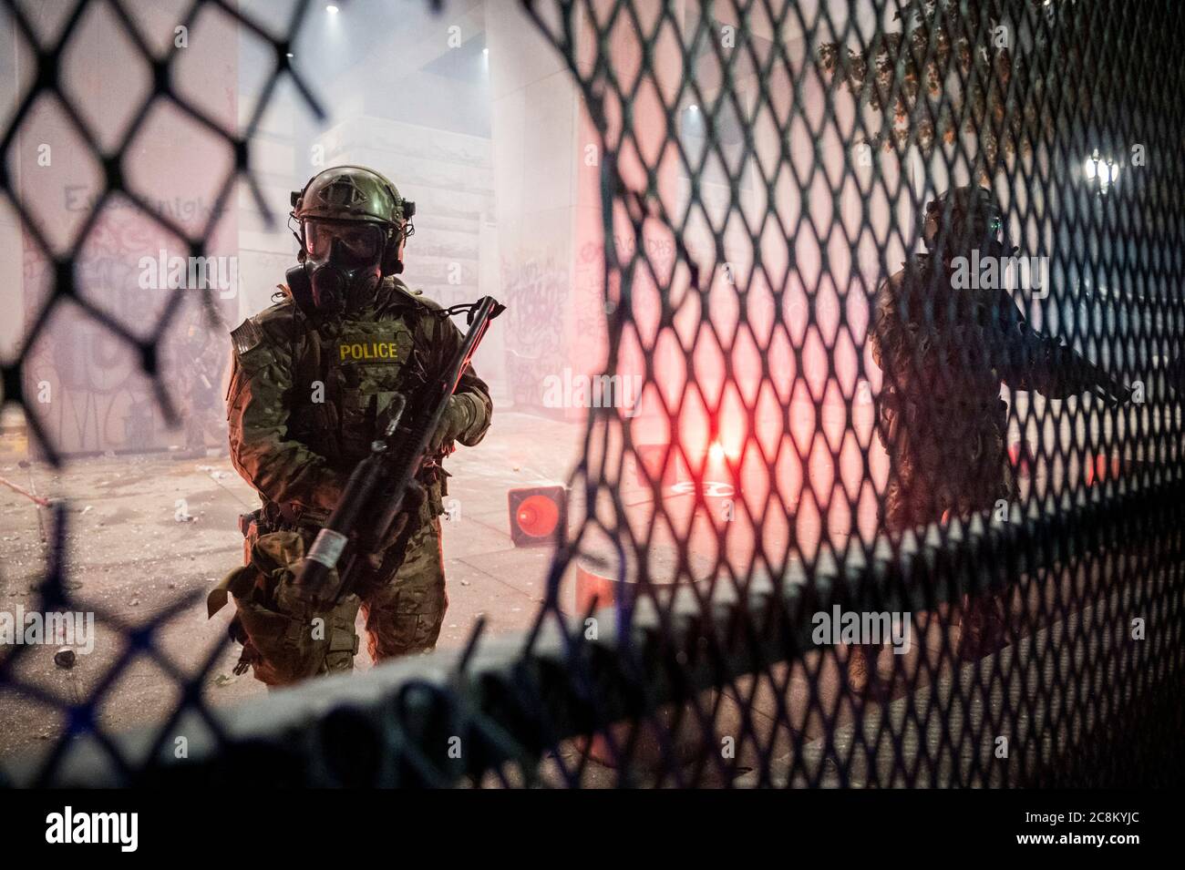 Federal officers in portland, oregon hi-res stock photography and ...