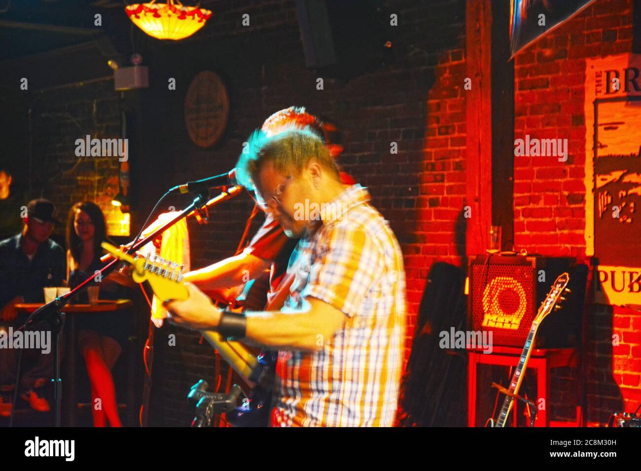 Famous nightlife hi-res stock photography and images - Alamy