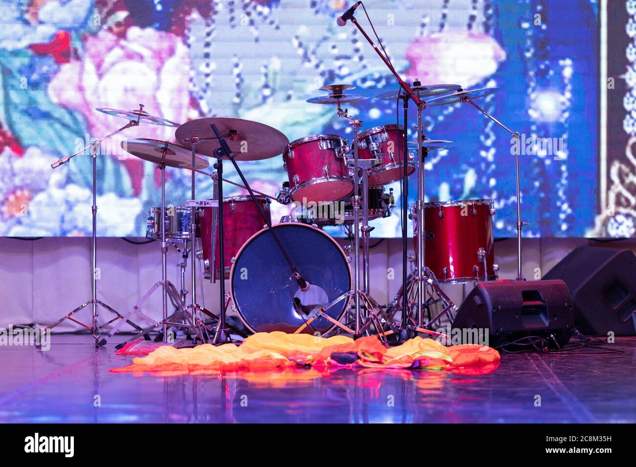 Texture background for design. Stage light. Musical instruments and ...