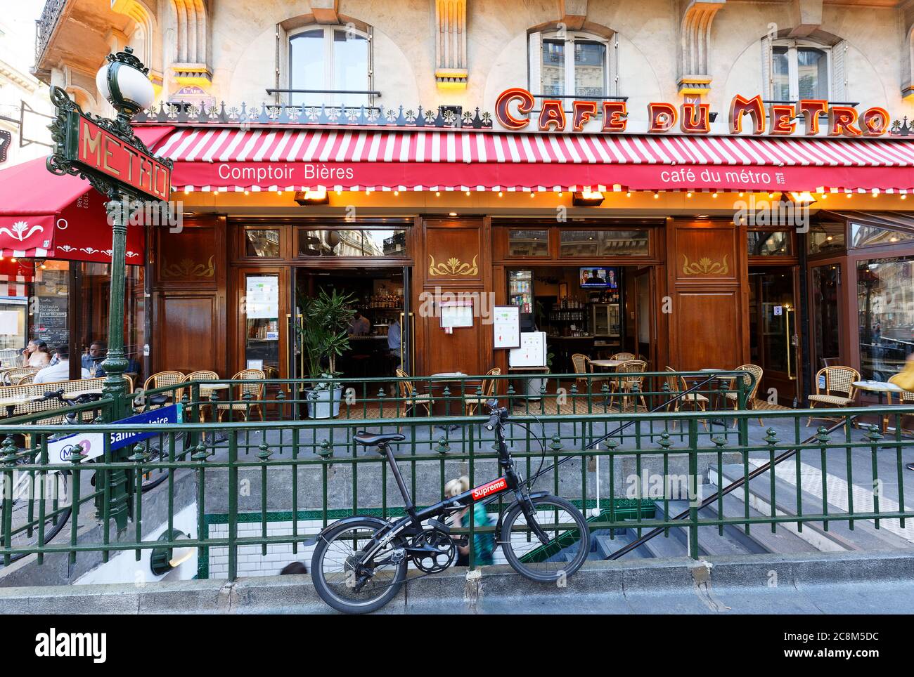 Cafe du metro hi-res stock photography and images - Alamy