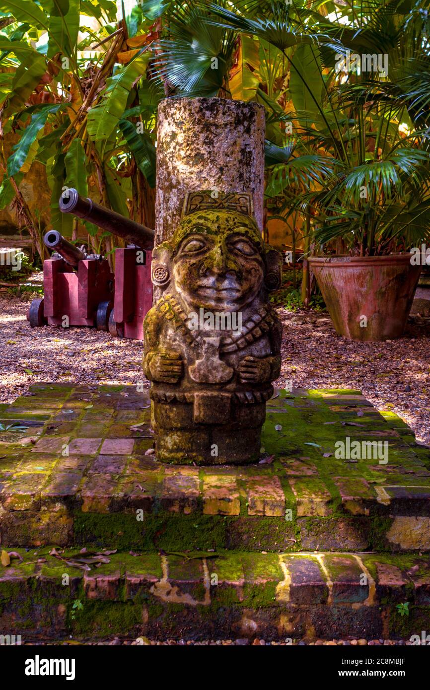 Pre colombian stone sculpture hi-res stock photography and images - Alamy