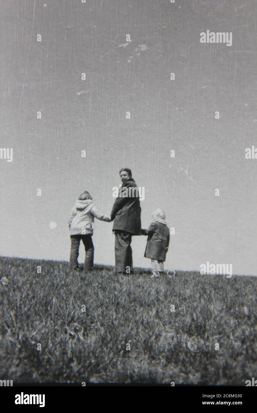 Fatherhood 1970s hi-res stock photography and images - Alamy