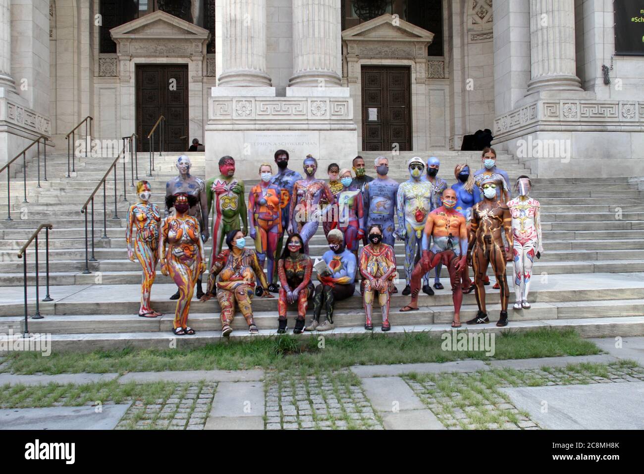 New york body painting hi-res stock photography and images - Alamy