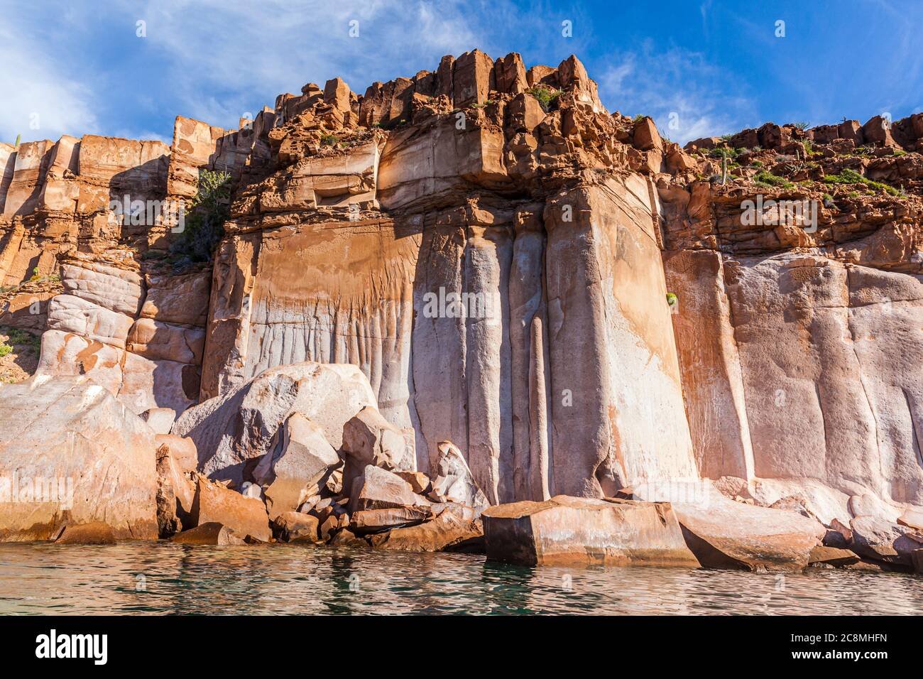 Sandstone layers reveal themselves on the coastal cliffs of Isla ...