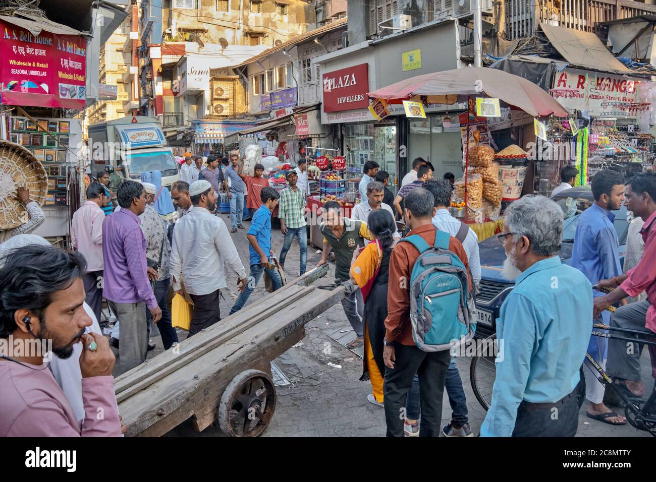 Overpopulation mumbai hi-res stock photography and images - Alamy
