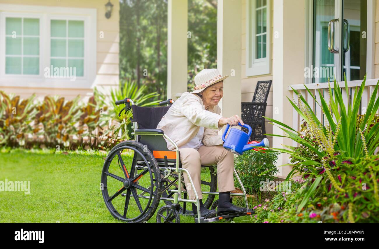 Elderly korean woman hi-res stock photography and images - Alamy