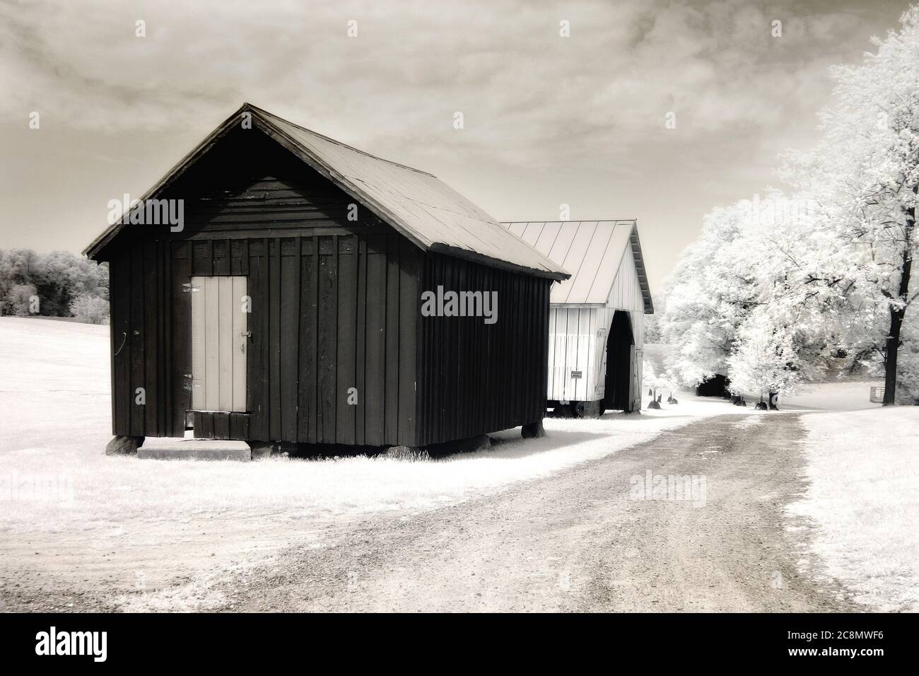 Barns dirt road farm hi-res stock photography and images - Alamy