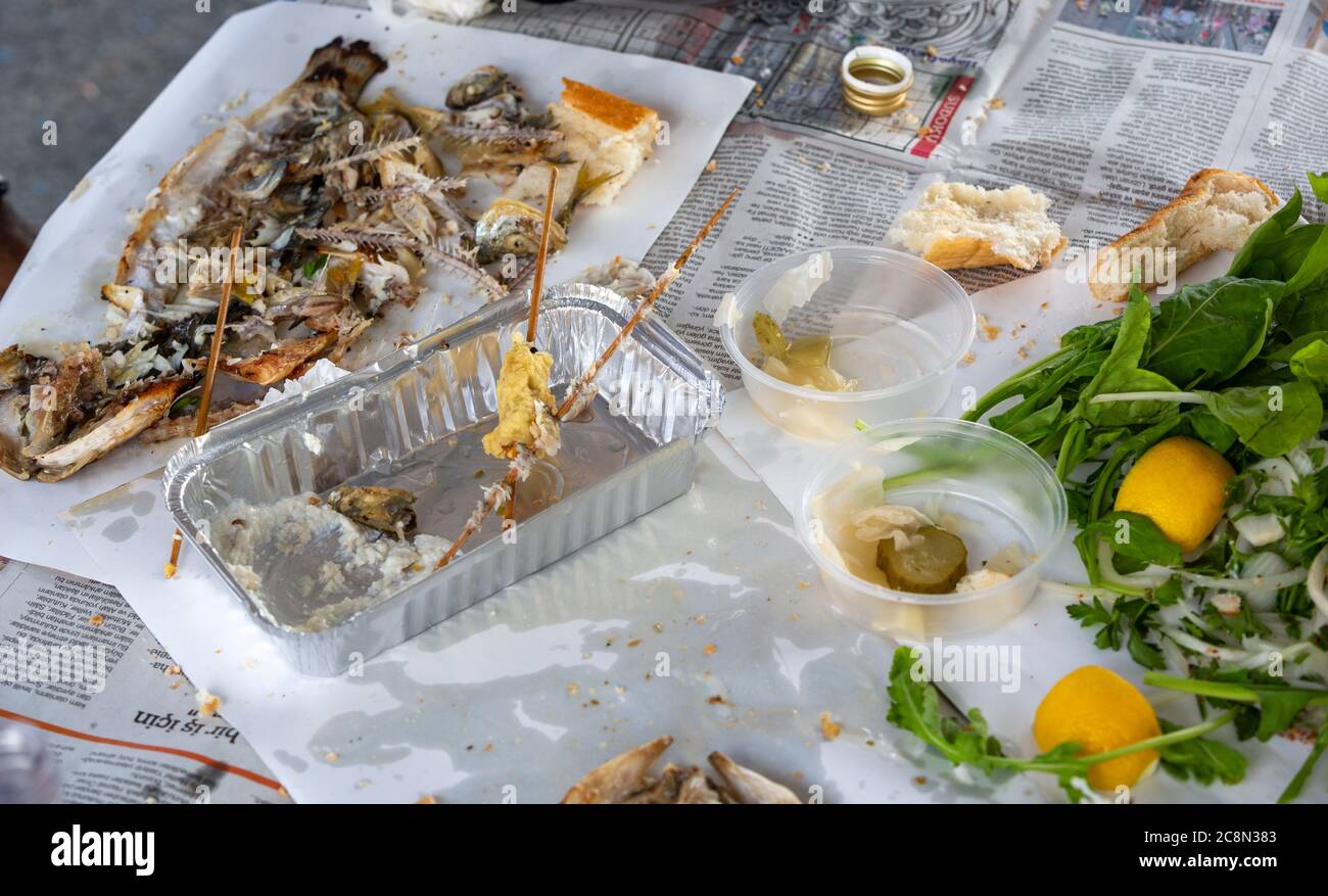 top viewe eaten fish and skeleton background Stock Photo - Alamy