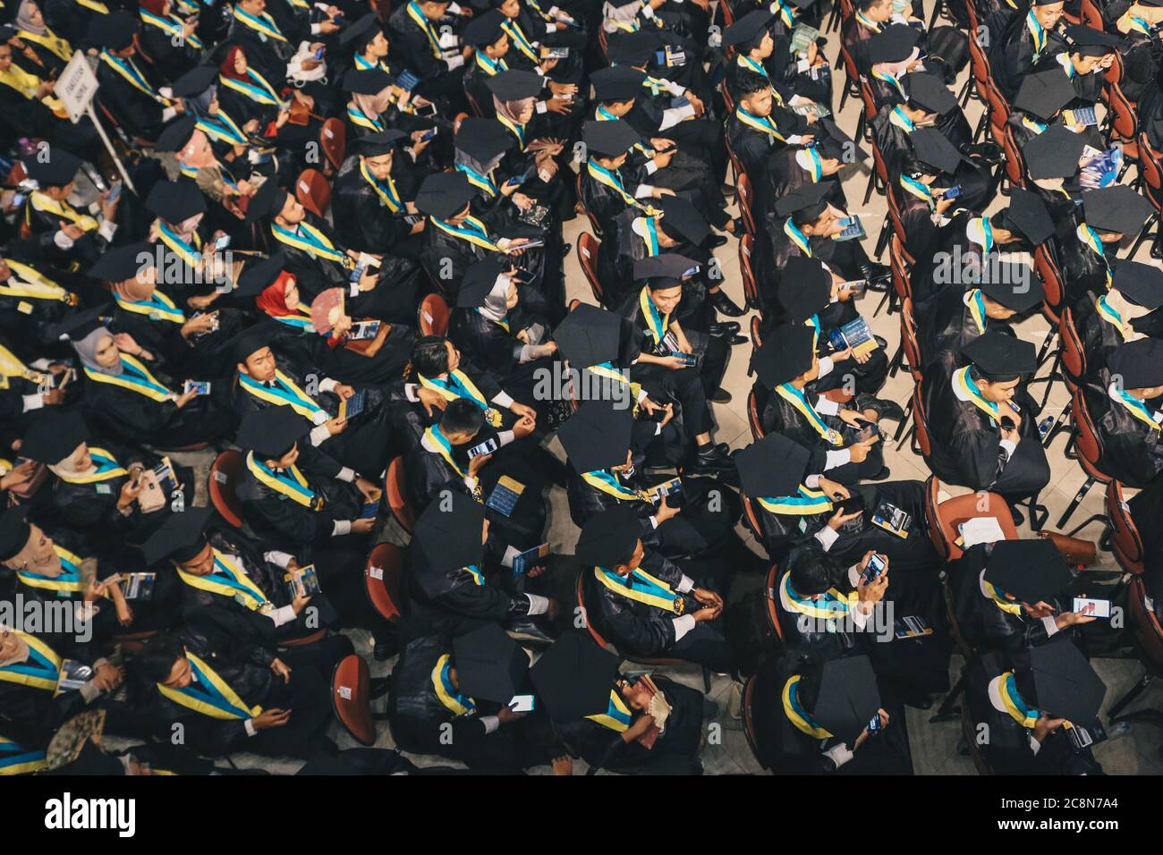 Black graduation gowns hi-res stock photography and images - Alamy