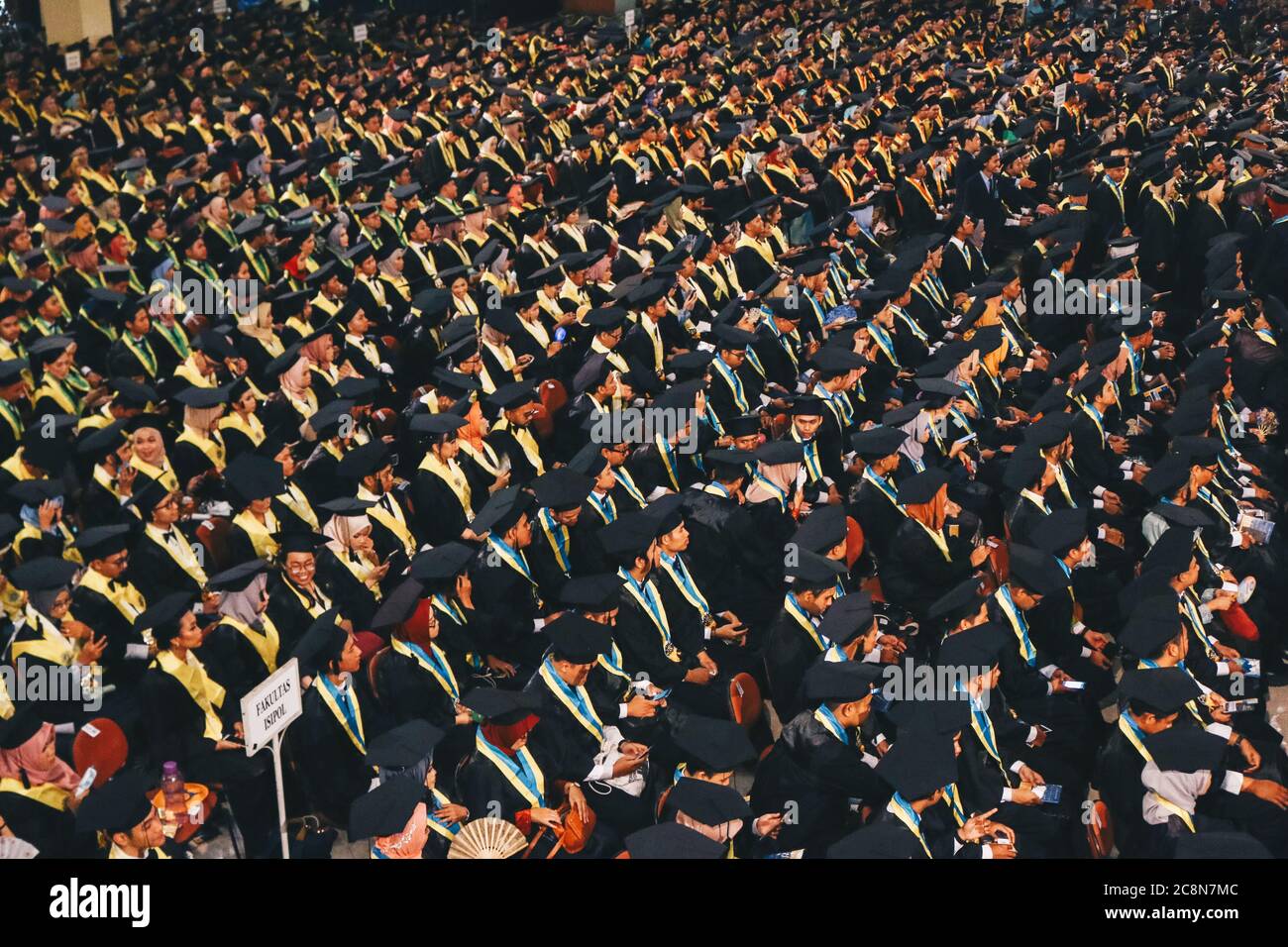 Black graduation gowns hi-res stock photography and images - Alamy