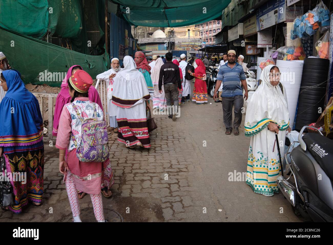 Muslims mumbai hi-res stock photography and images - Alamy