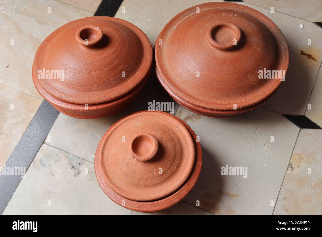 Indian cooking pots hi-res stock photography and images - Alamy