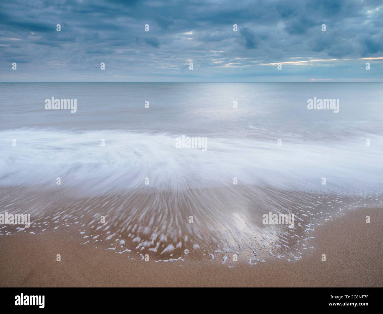 Moving waves hi-res stock photography and images - Alamy