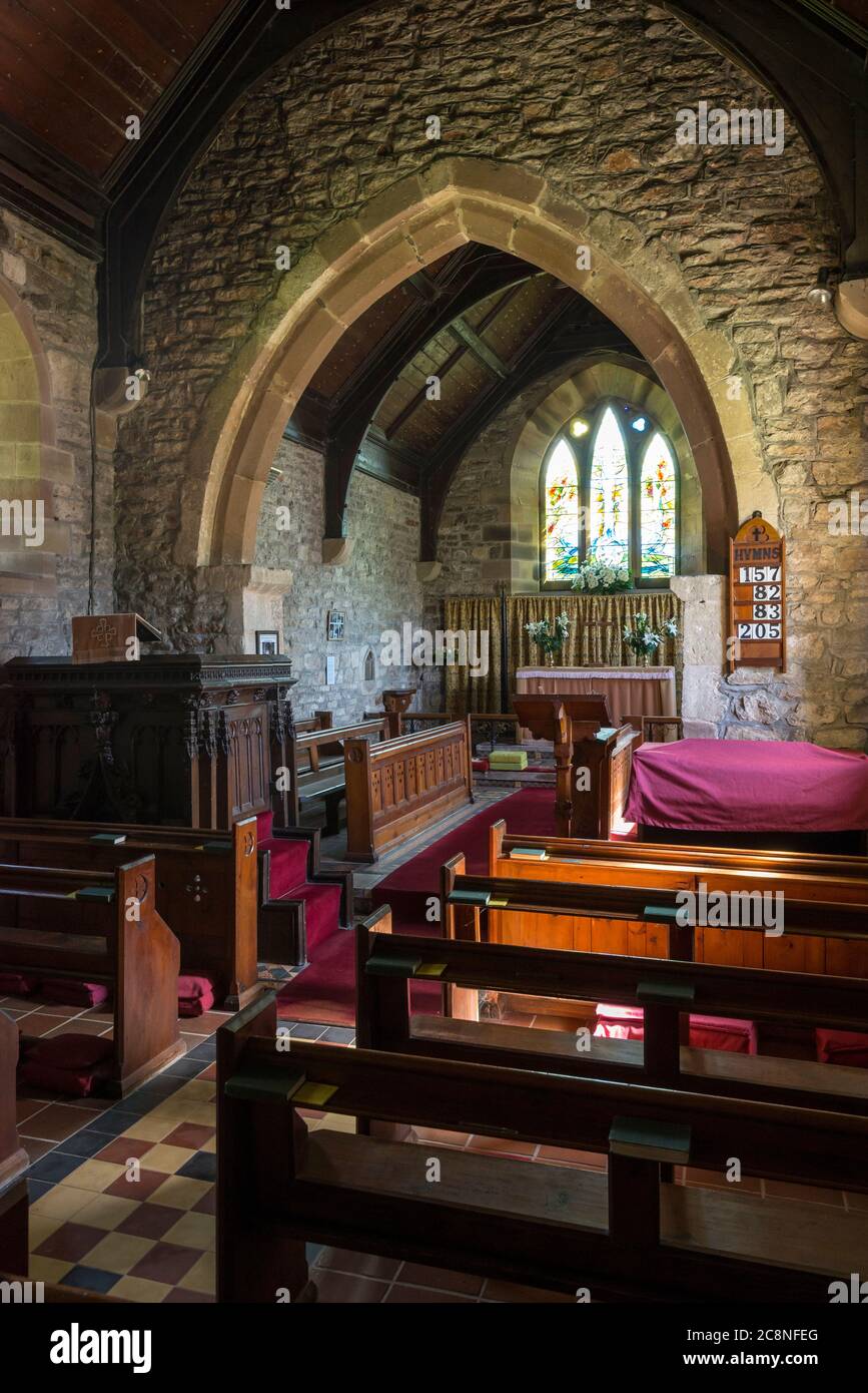 English church interior hi-res stock photography and images - Alamy