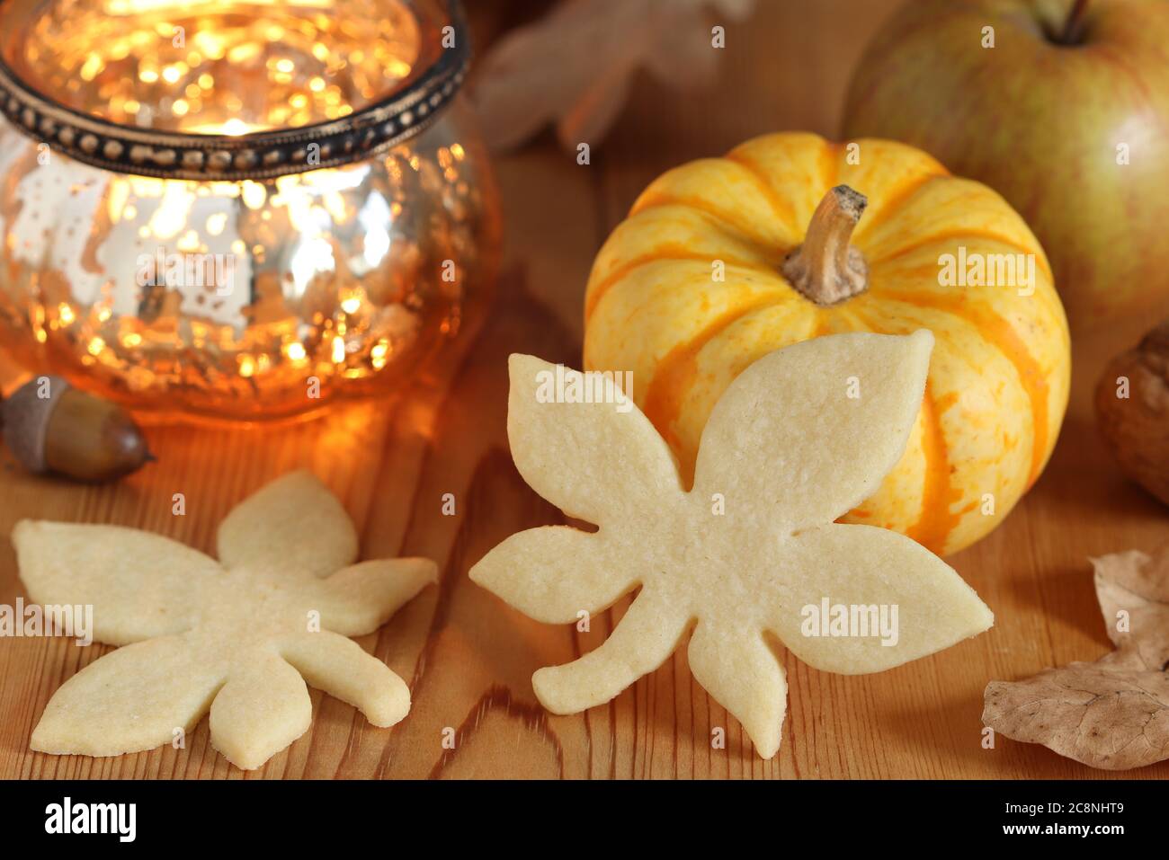table decoration with maple leaf shaped biscuits, pumpkin and table ...