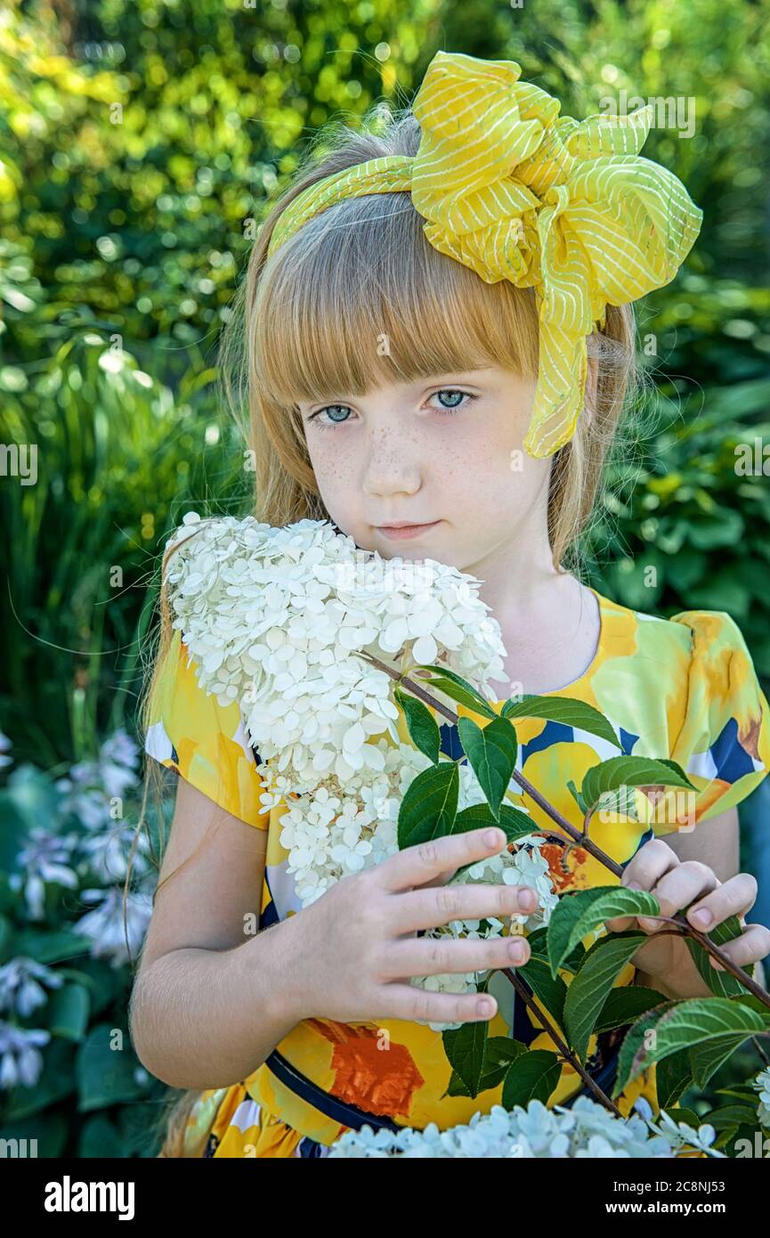 The girl with the golden hair hi-res stock photography and images - Alamy