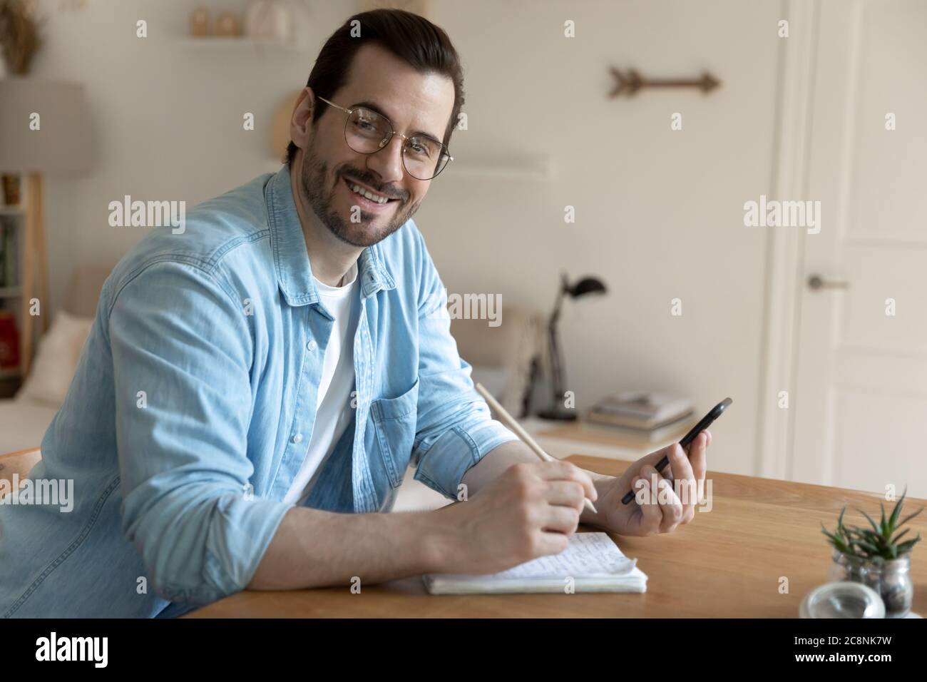 Man smartphone making notes hi-res stock photography and images - Alamy