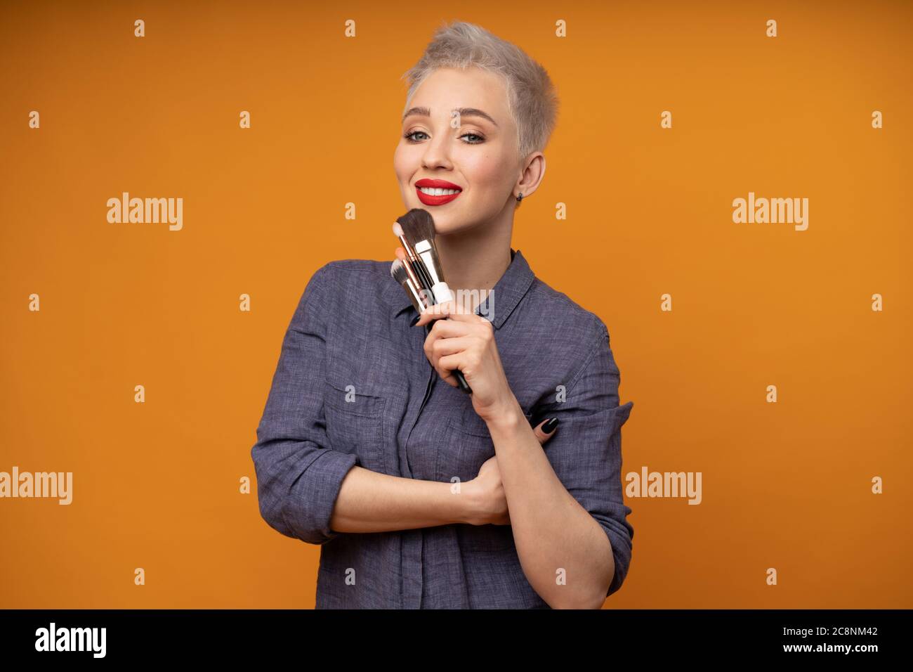 Self makeup hi-res stock photography and images - Alamy