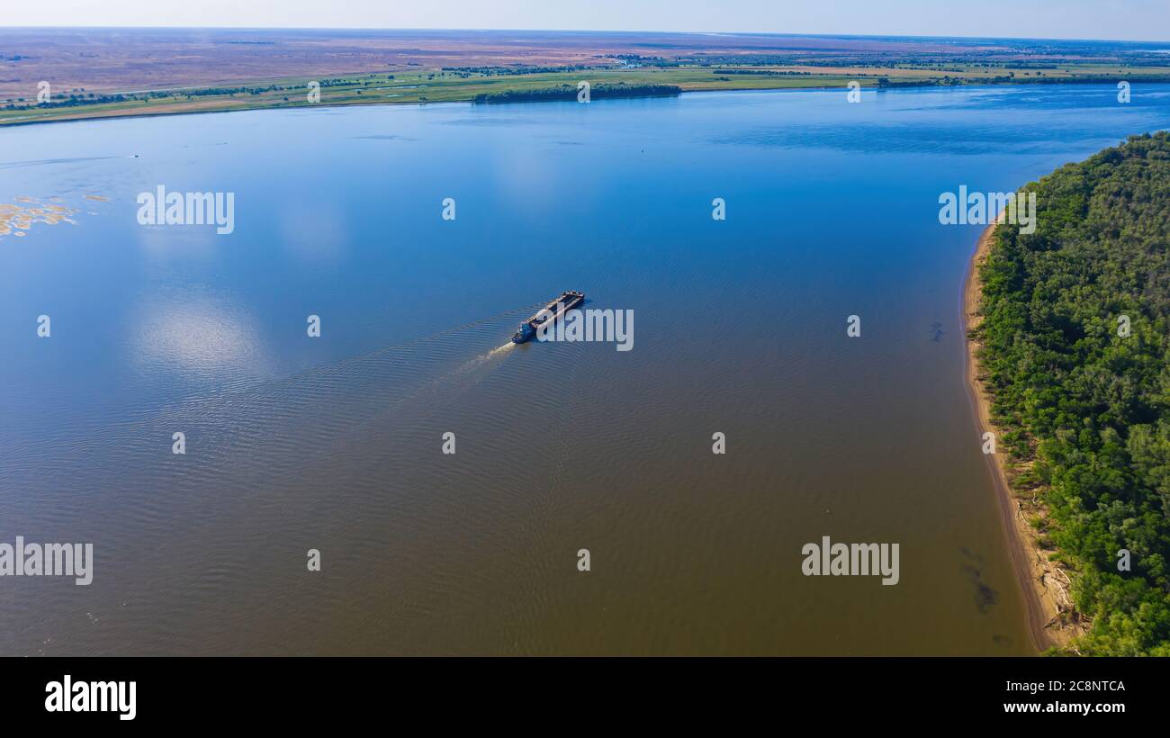 Dry bulk cargo barge hi-res stock photography and images - Alamy