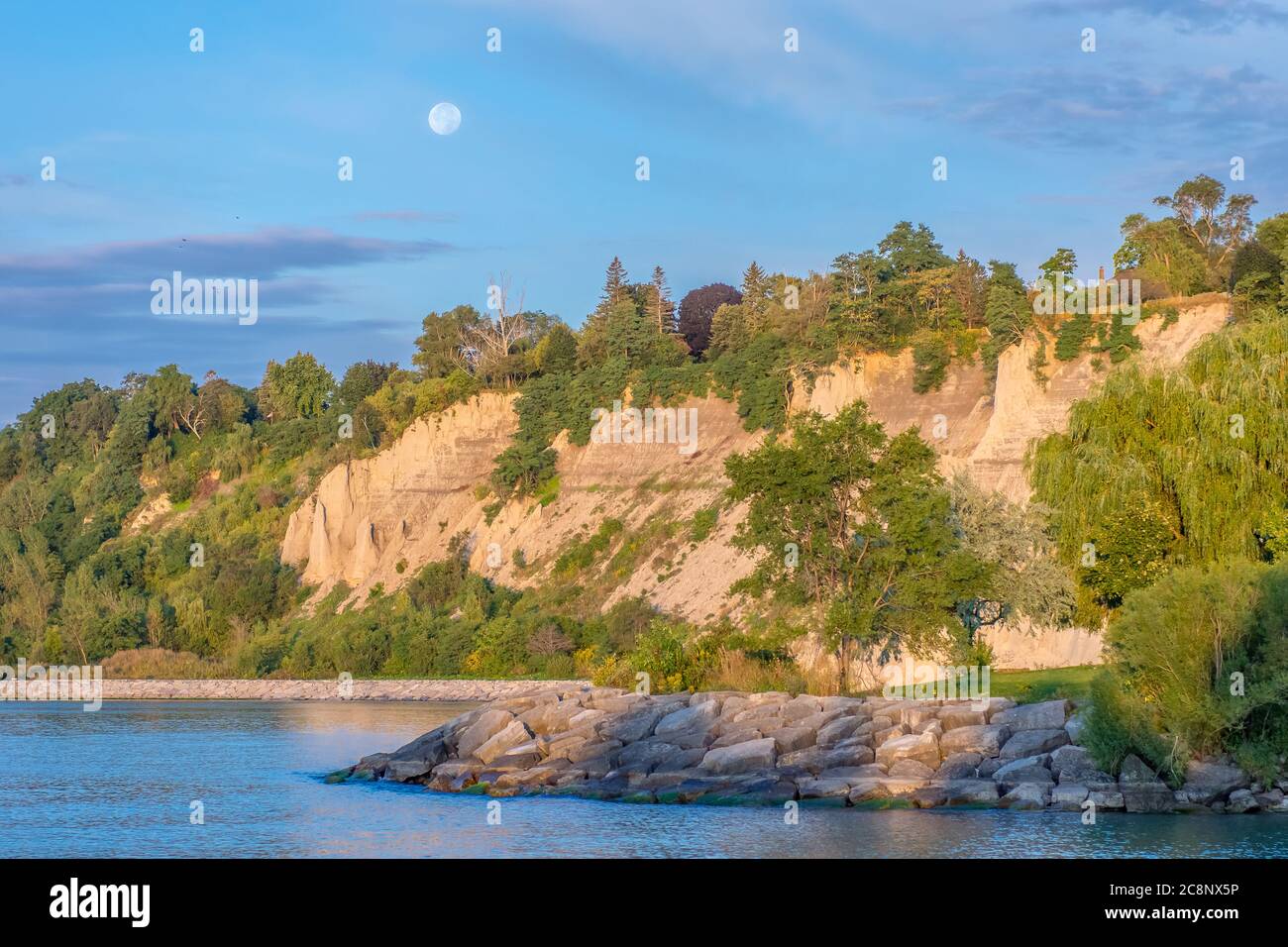 Scarborough bluffs park hi-res stock photography and images - Alamy