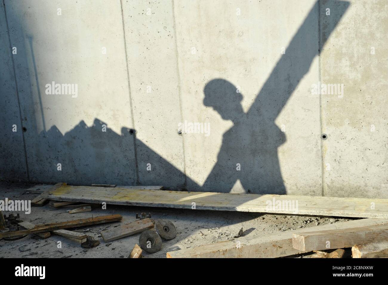 Man shadow wall building hi-res stock photography and images - Alamy