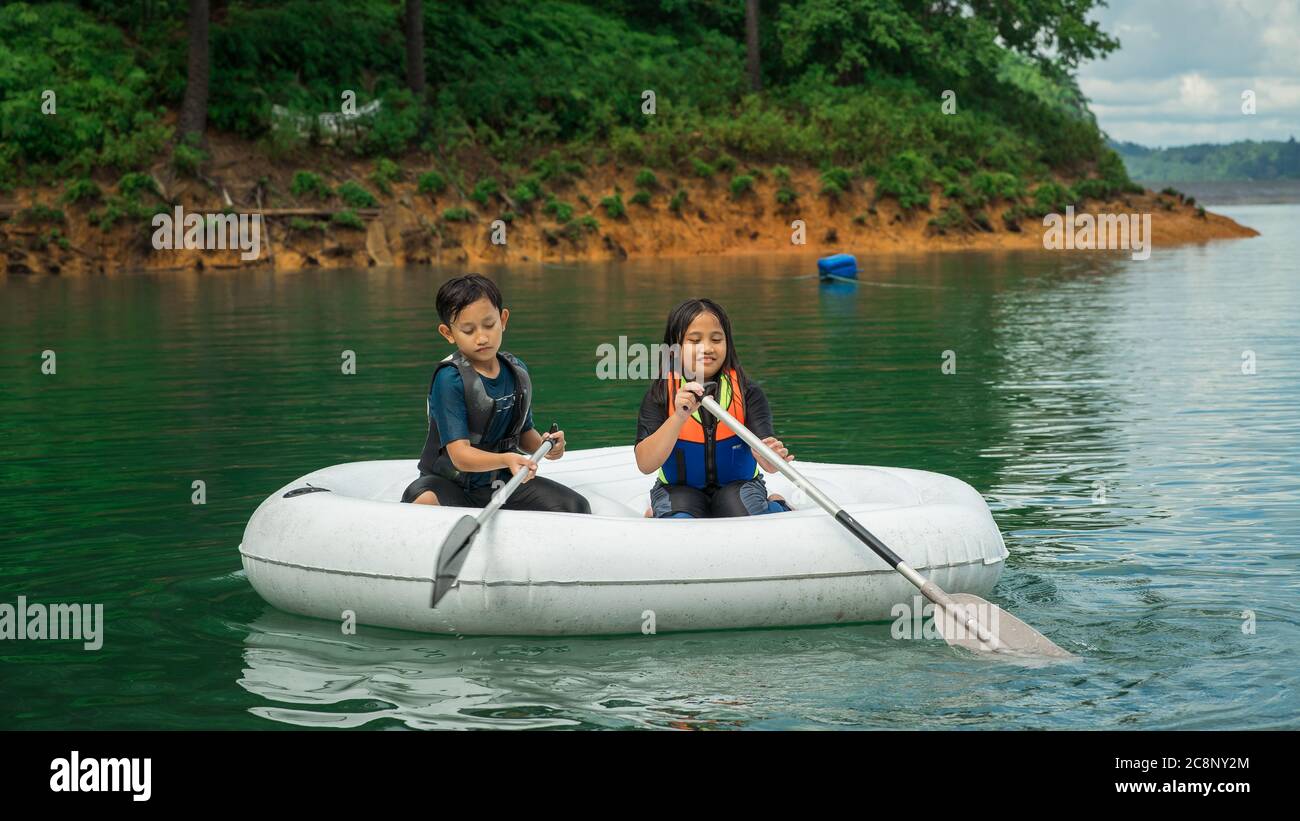 Kids in boat wearing life jackets hi-res stock photography and images ...