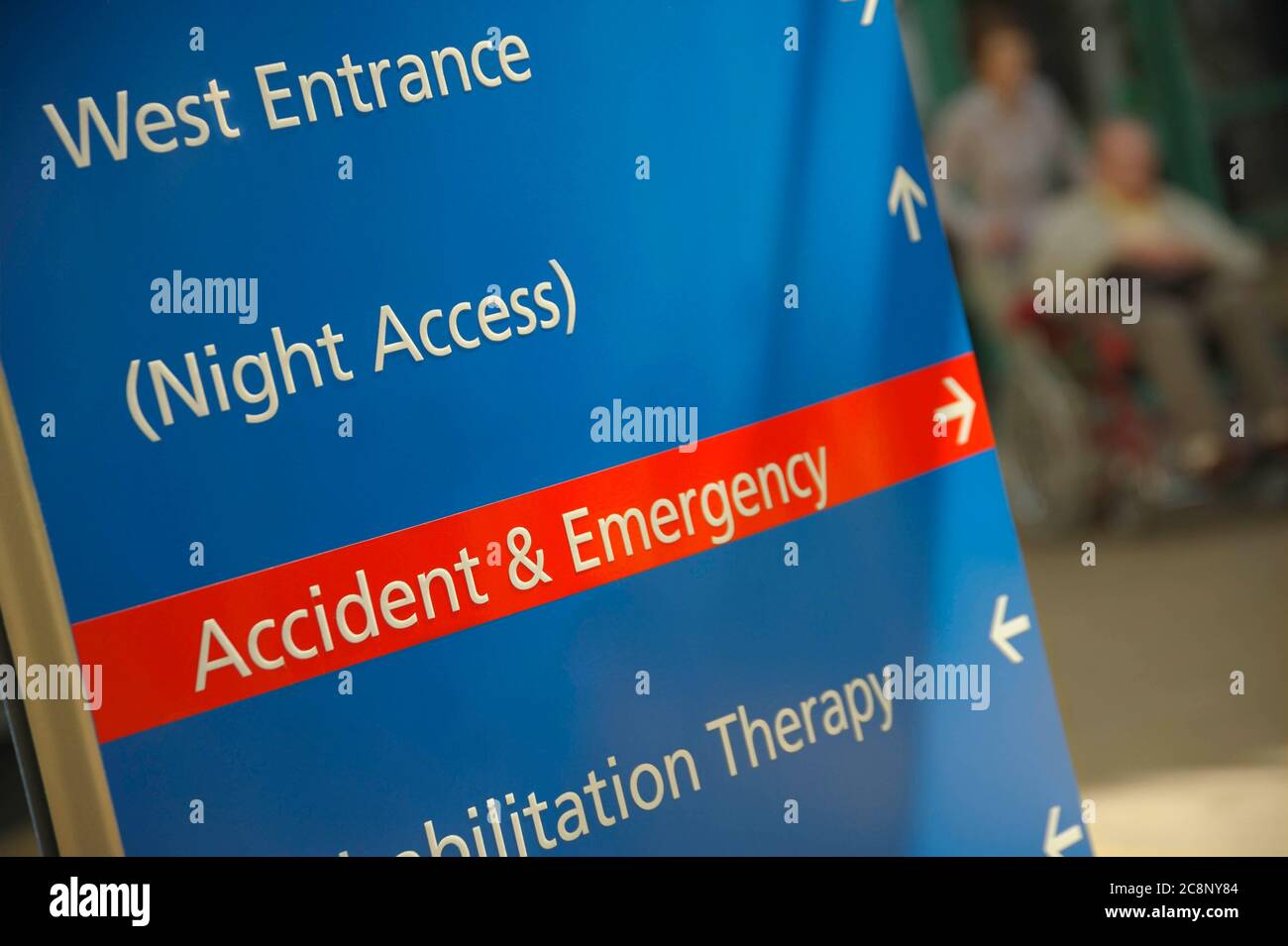 Hospital directional signage hi-res stock photography and images - Alamy