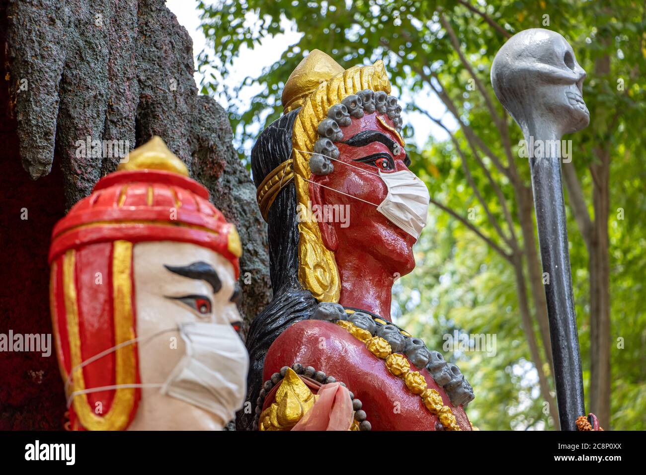 Red devil statue hi-res stock photography and images - Alamy