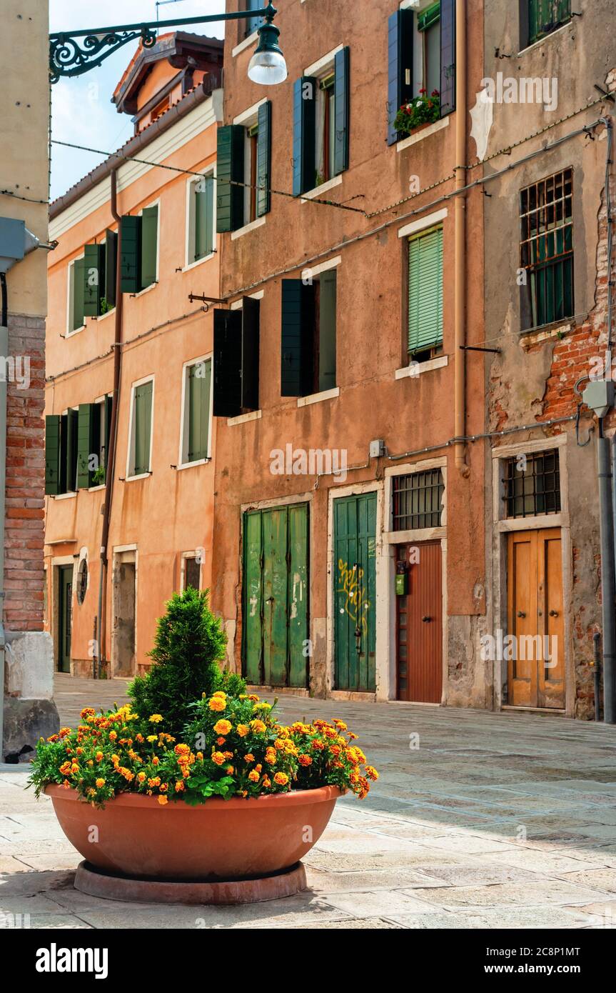 Venice street view hi-res stock photography and images - Alamy