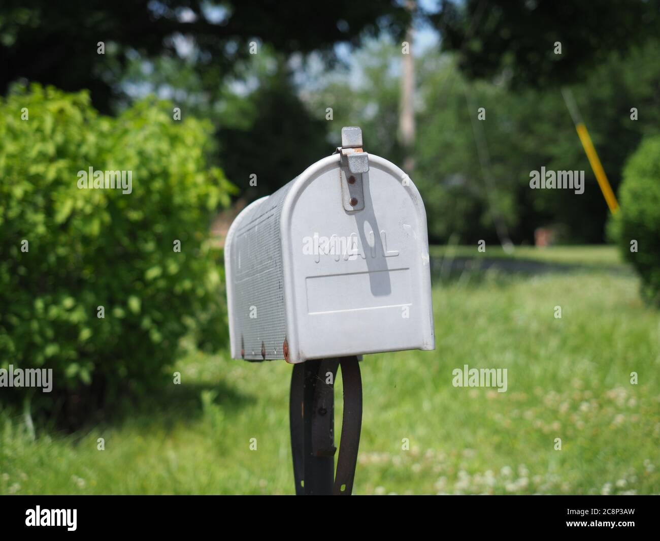 American outdoor metal mailbox hi-res stock photography and images - Alamy