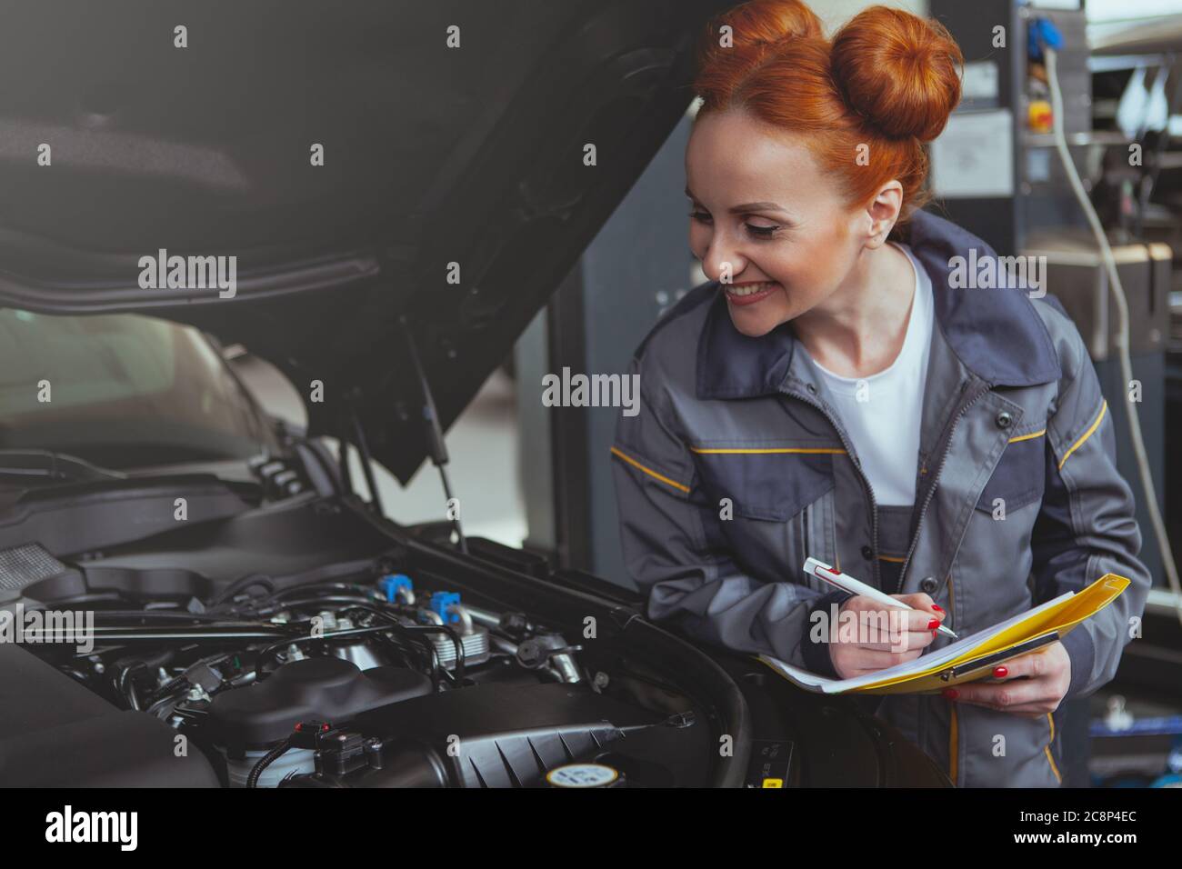 Diagnostic test on car hi-res stock photography and images - Alamy