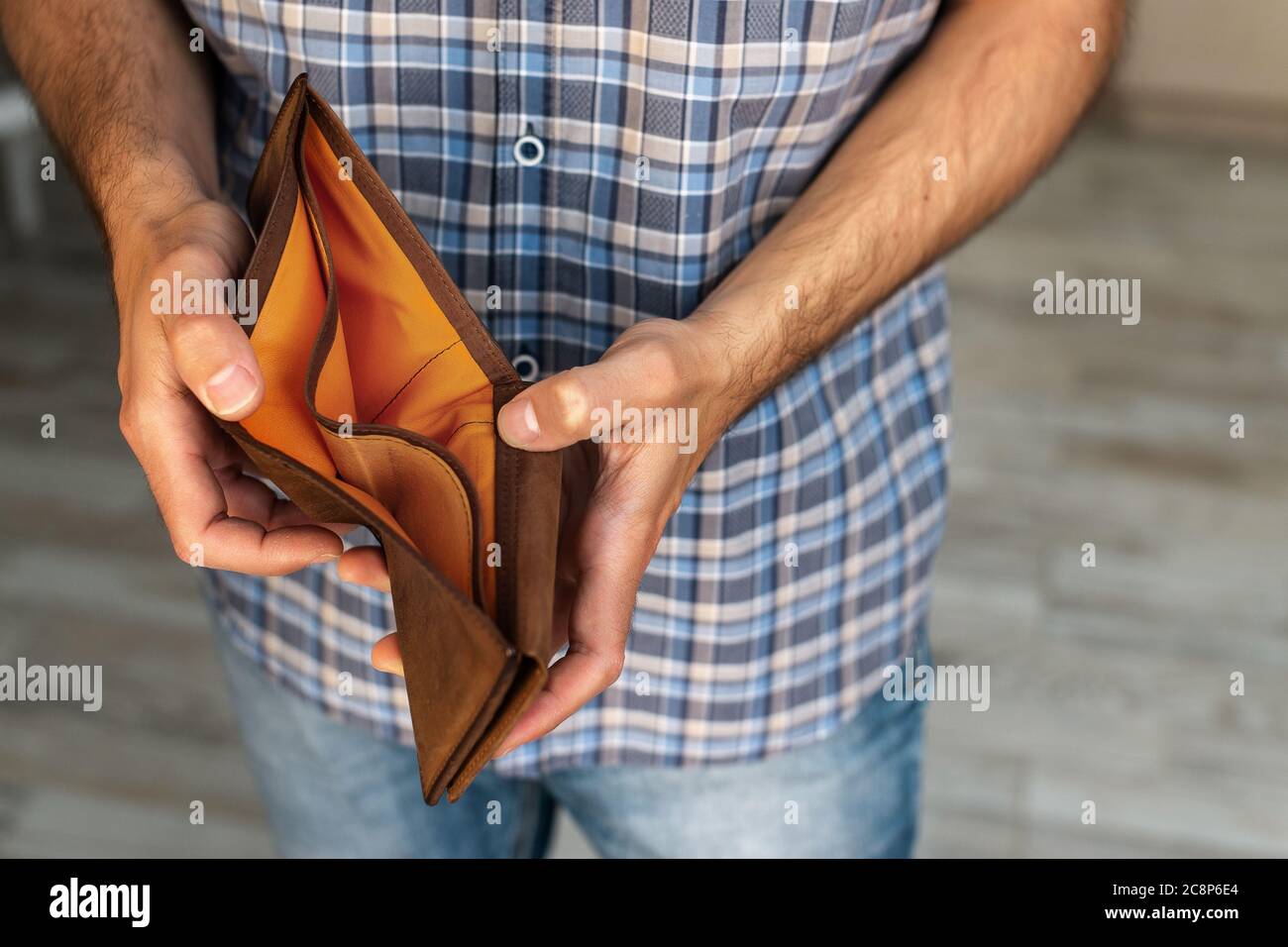 Man hand open an empty wallet Stock Photo - Alamy