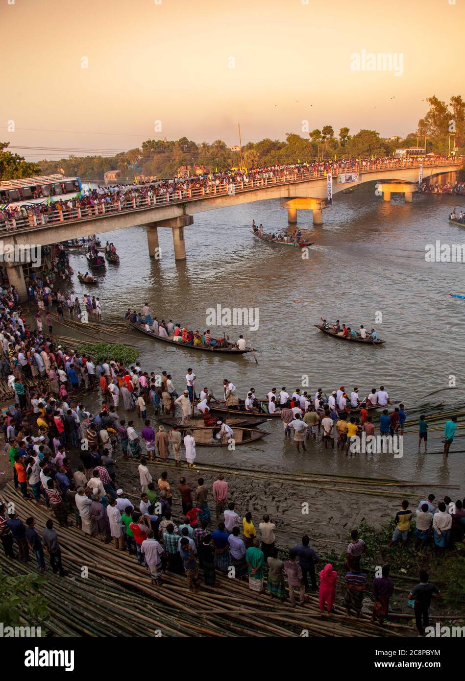Traditional Boat Race full of life and vigour Stock Photo - Alamy