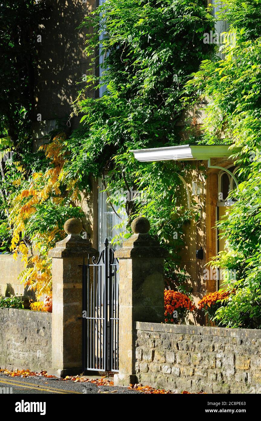 Portrait of gateway to town house in Broadway, Worcestershire Stock ...