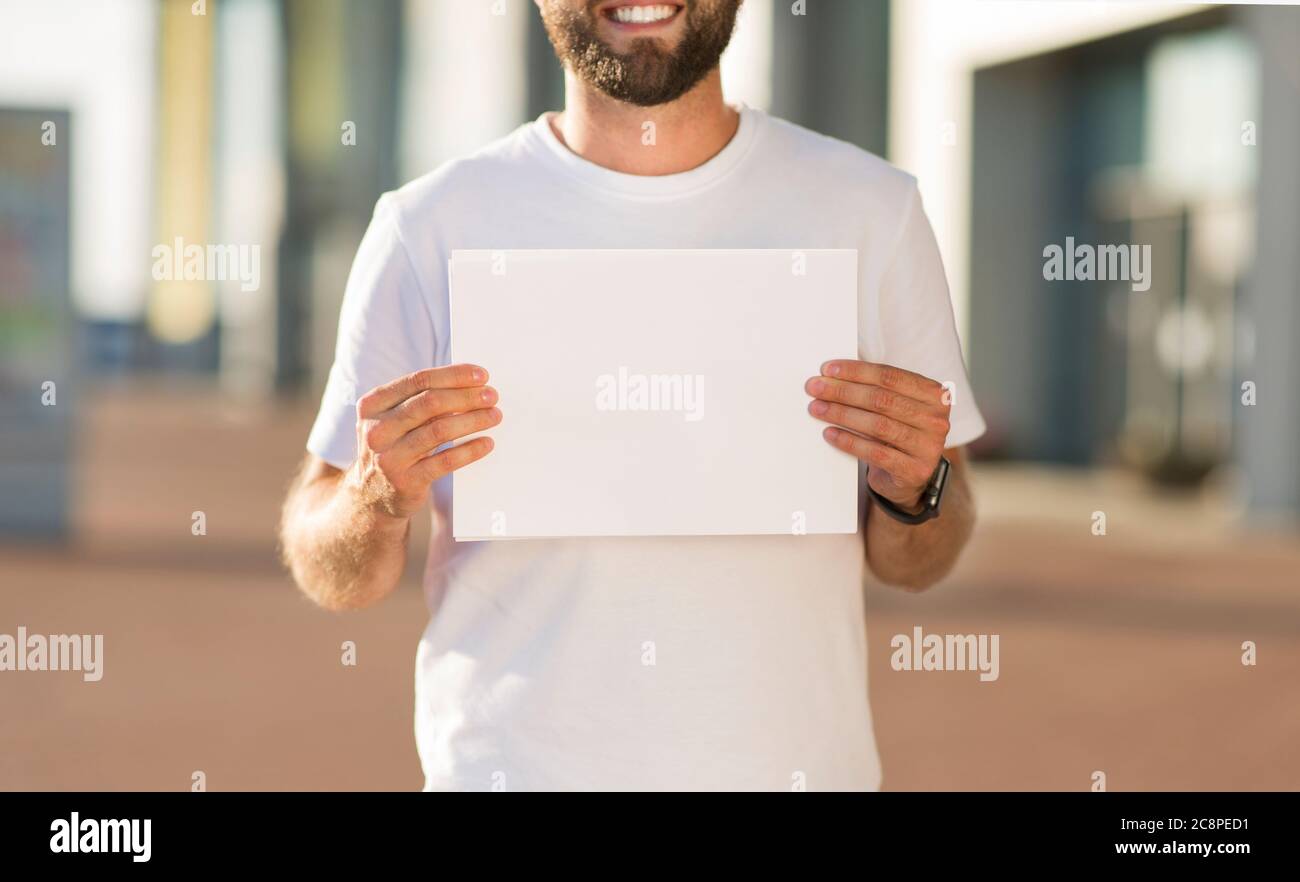 Airport man holding sign welcome hi-res stock photography and images ...