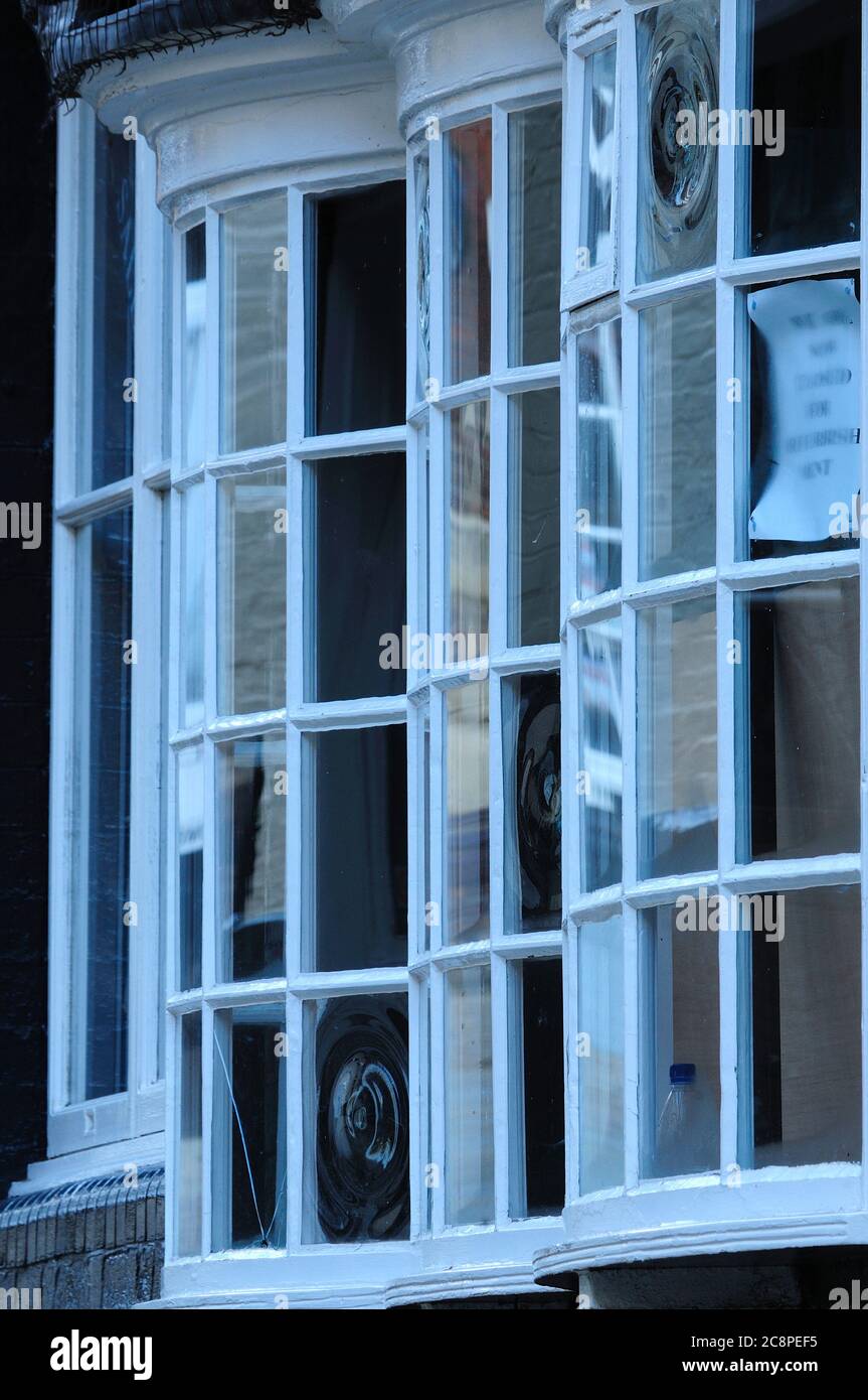 Curved windows hi-res stock photography and images - Alamy