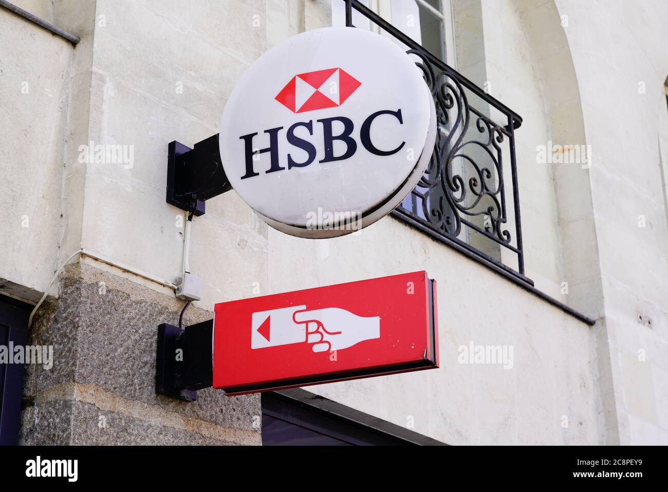 My money bank hsbc france hi-res stock photography and images - Alamy