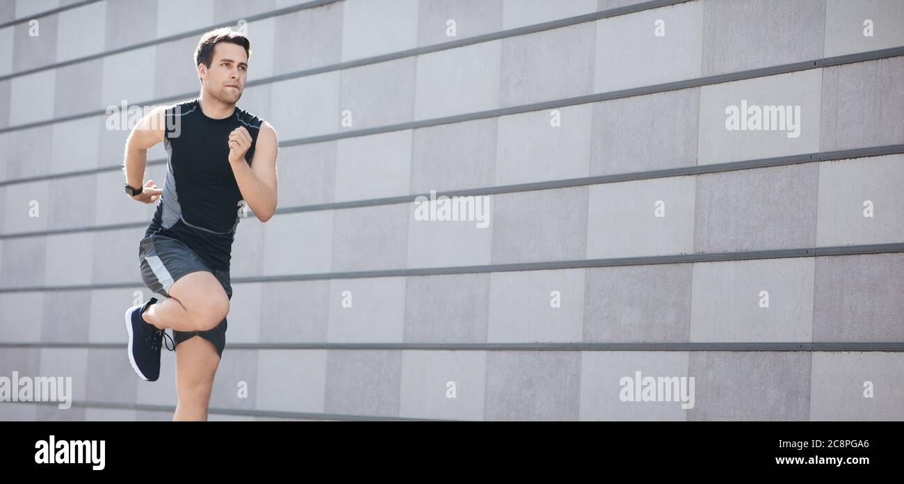 Fitness tracker man hi-res stock photography and images - Alamy