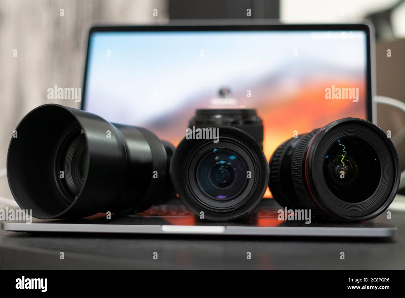 Its three lenses hi-res stock photography and images - Alamy