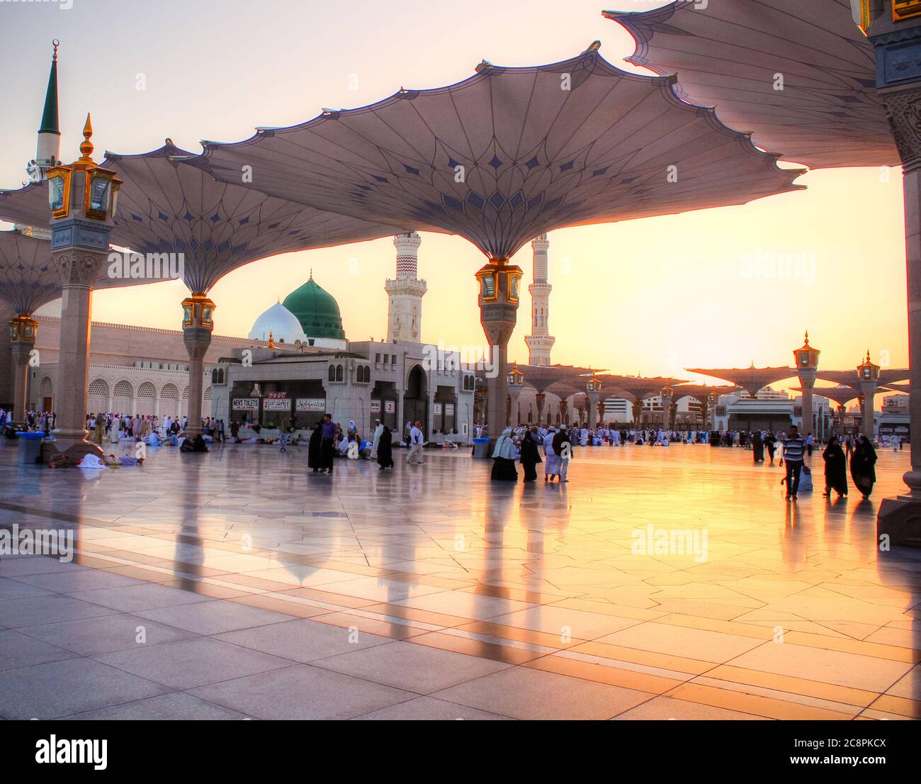 Medina saudi arabia holy city hi-res stock photography and images - Alamy