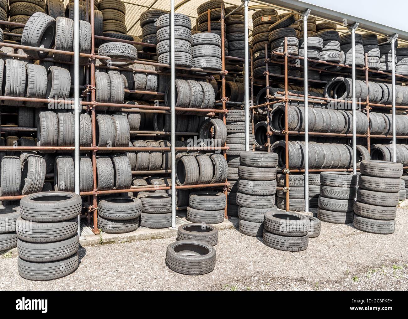 Used tires hi-res stock photography and images - Alamy